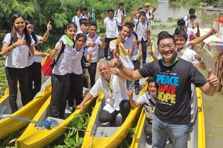 CELEBRATING EVERYDAY FILIPINO HEROES | InsideTheBag.net